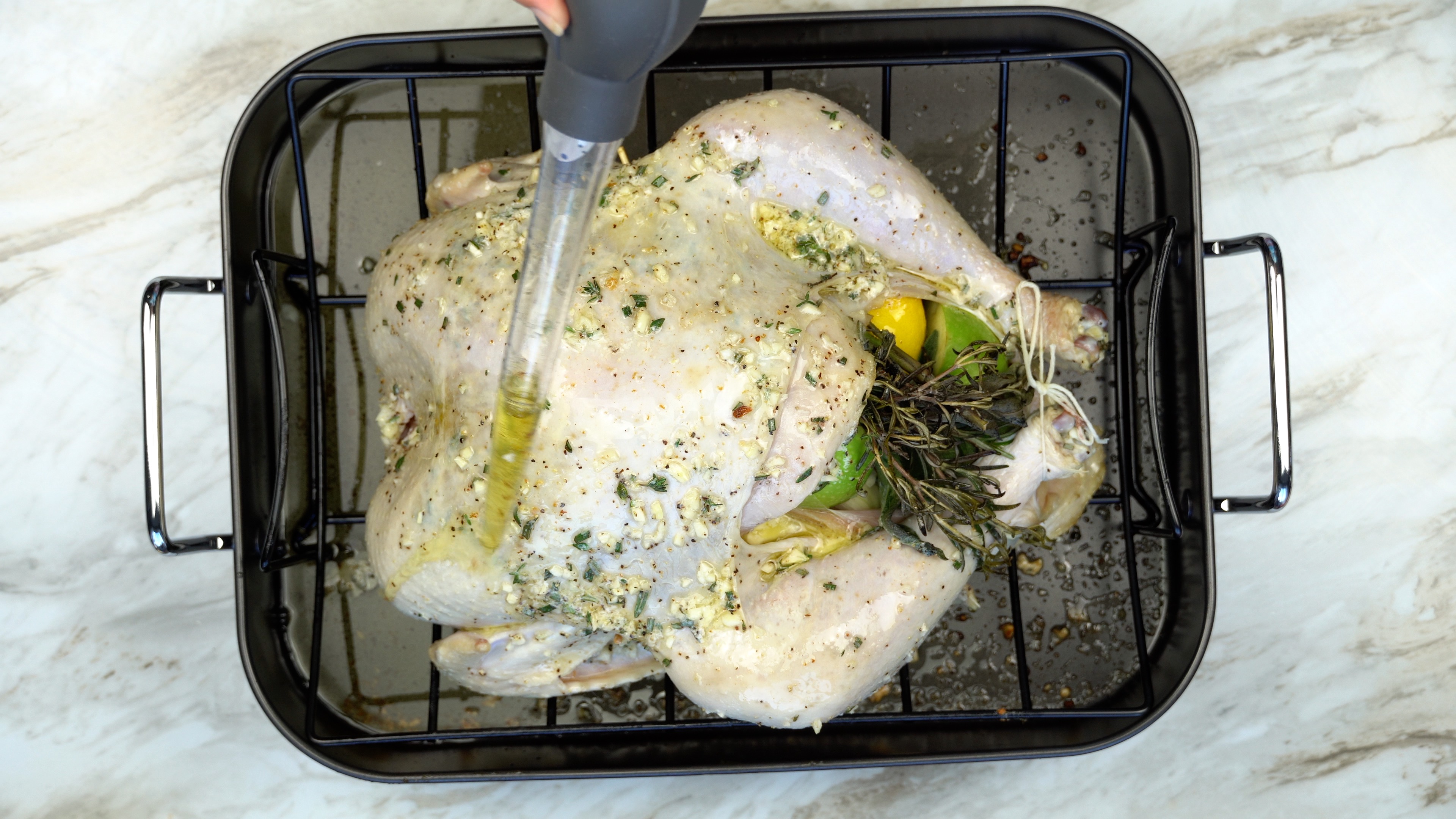 Garlic Butter Roast Turkey – EatFoodlicious
