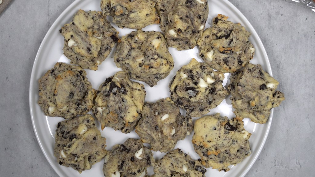 Oreo Cream Cheese Cookies - EatFoodlicious
