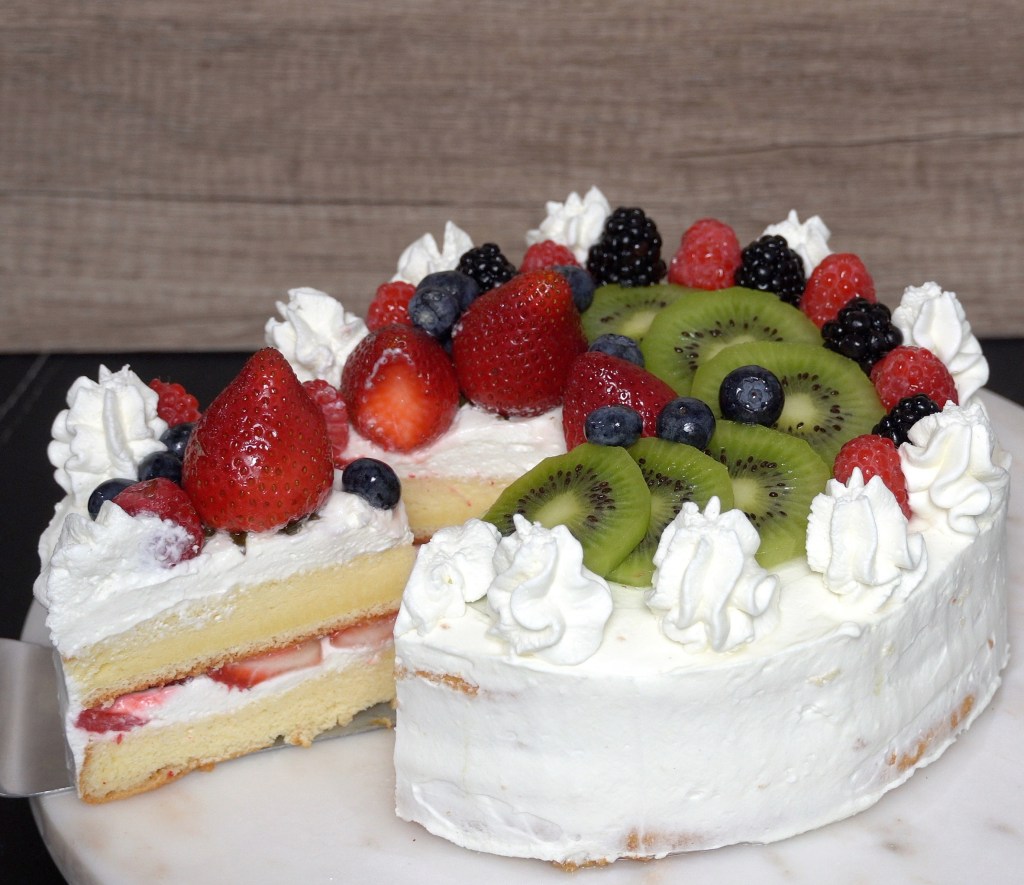 Asian Fresh Fruit Cake - EatFoodlicious